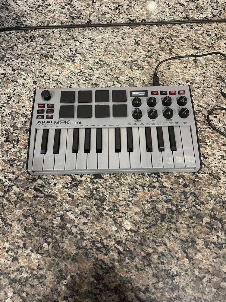 Akai MPK Mini 25 Keys Keyboard Synthesizer SPB-JB 351854 | Smyrna Pawn Shop